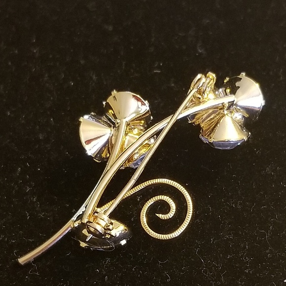 Jewelry | Lovely Flower Pin | Poshmark